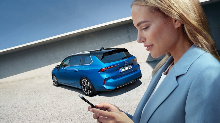 Smart Services & OpelConnect | Maintenance and Services | Opel
